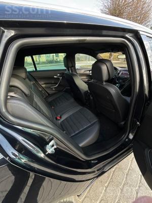 Black Opel Insignia 2015 in Ogre, with an engine capacity of 2.00 L and mileage of 262 thousand km for 7595 €, photo 10 on AUTOMOTO.COM.LV