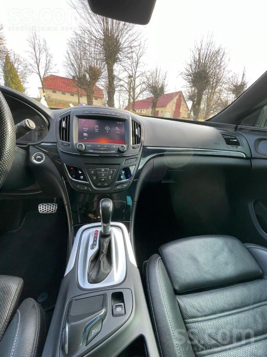 Black Opel Insignia 2015 in Ogre, with an engine capacity of 2.00 L and mileage of 262 thousand km for 7595 €, photo 13 on AUTOMOTO.COM.LV