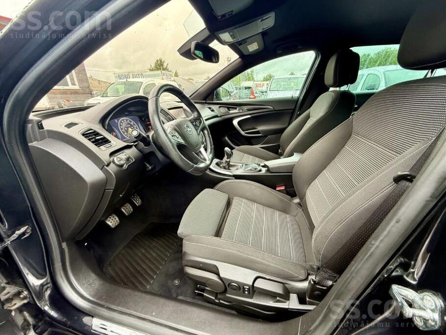 Black Opel Insignia 2015 in Riga, with an engine capacity of 2.00 L and mileage of 0 thousand km for 6750 €, photo 8 on AUTOMOTO.COM.LV