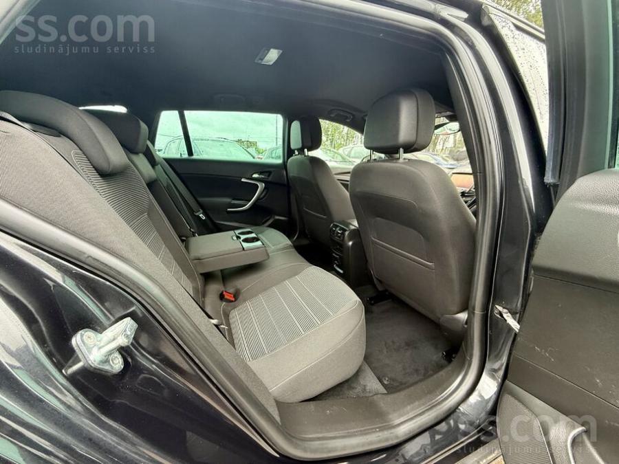 Black Opel Insignia 2015 in Riga, with an engine capacity of 2.00 L and mileage of 0 thousand km for 6750 €, photo 13 on AUTOMOTO.COM.LV