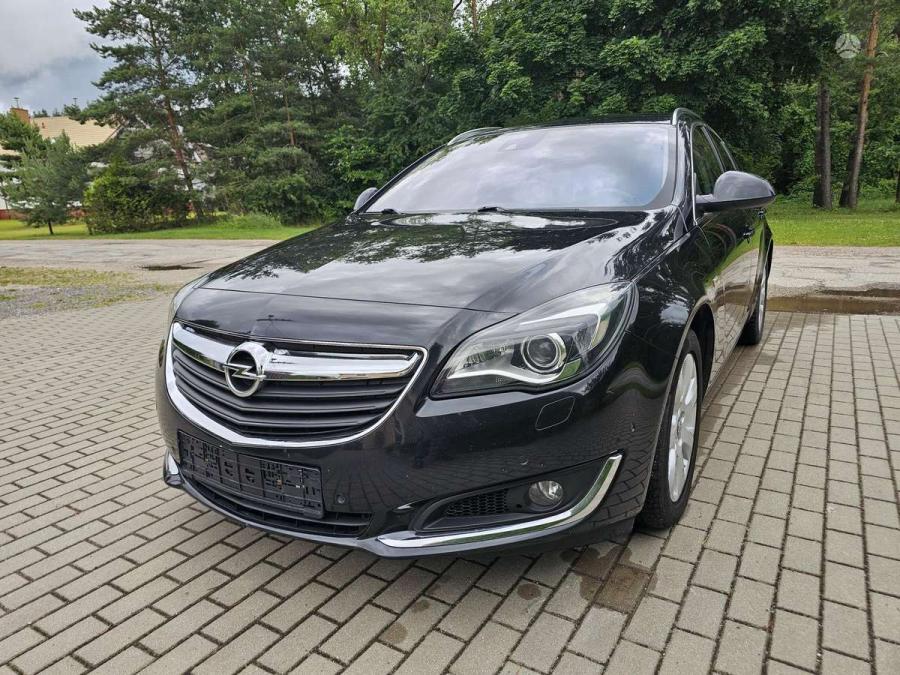 Black Opel Insignia 2015 in Ukmerge, with an engine capacity of 1.96 L and mileage of 234 thousand km for 4900 €, photo 3 on AUTOMOTO.COM.LV