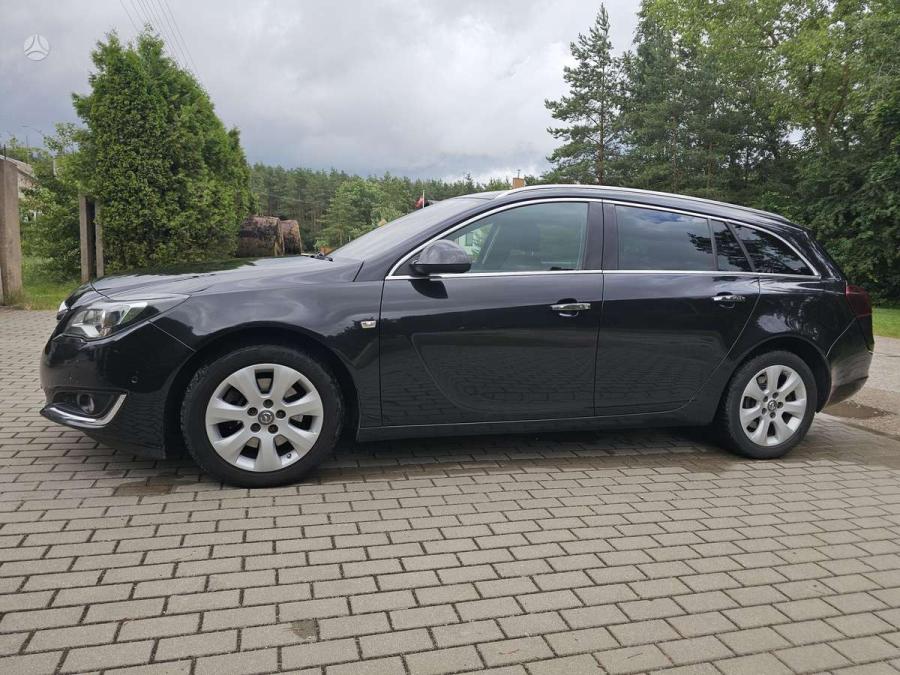 Black Opel Insignia 2015 in Ukmerge, with an engine capacity of 1.96 L and mileage of 234 thousand km for 4900 €, photo 5 on AUTOMOTO.COM.LV