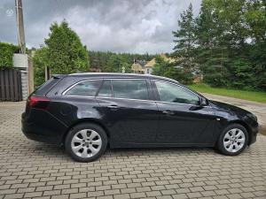 Black Opel Insignia 2015 in Ukmerge, with an engine capacity of 1.96 L and mileage of 234 thousand km for 4900 €, photo 8 on AUTOMOTO.COM.LV
