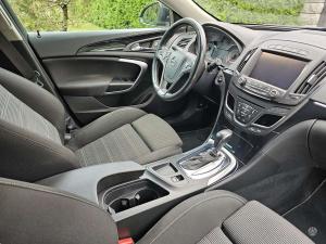 Black Opel Insignia 2015 in Ukmerge, with an engine capacity of 1.96 L and mileage of 234 thousand km for 4900 €, photo 13 on AUTOMOTO.COM.LV