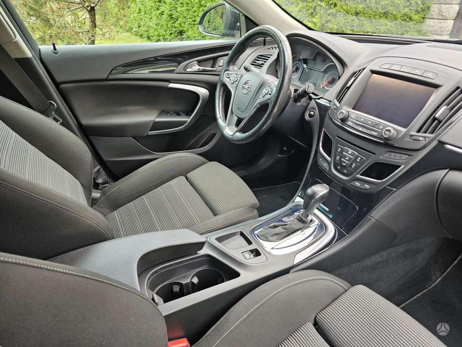 Black Opel Insignia 2015 in Ukmerge, with an engine capacity of 1.96 L and mileage of 234 thousand km for 4900 €, photo 13 on AUTOMOTO.COM.LV