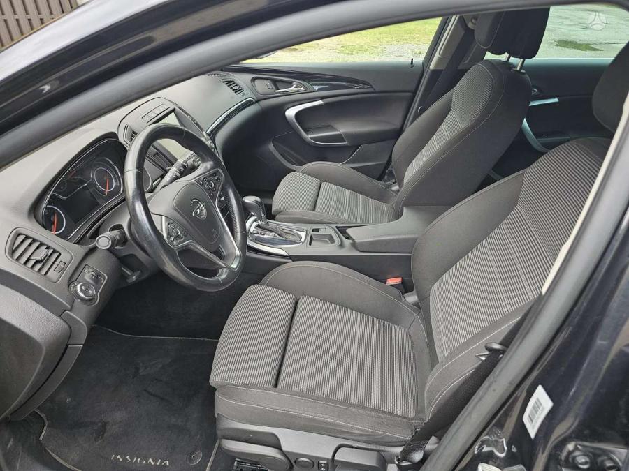 Black Opel Insignia 2015 in Ukmerge, with an engine capacity of 1.96 L and mileage of 234 thousand km for 4900 €, photo 14 on AUTOMOTO.COM.LV