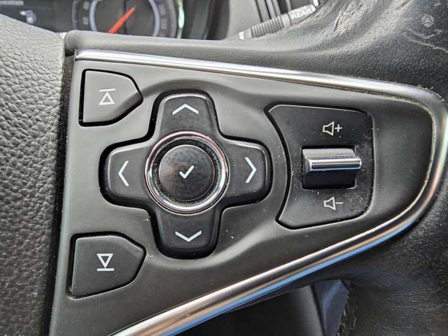 Black Opel Insignia 2015 in Ukmerge, with an engine capacity of 1.96 L and mileage of 234 thousand km for 4900 €, photo 23 on AUTOMOTO.COM.LV