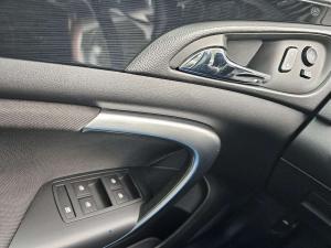 Black Opel Insignia 2015 in Ukmerge, with an engine capacity of 1.96 L and mileage of 234 thousand km for 4900 €, photo 25 on AUTOMOTO.COM.LV