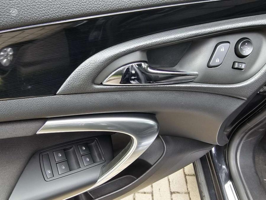 Black Opel Insignia 2015 in Ukmerge, with an engine capacity of 1.96 L and mileage of 234 thousand km for 4900 €, photo 31 on AUTOMOTO.COM.LV