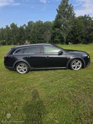 Black Opel Insignia 2015 in Vilnius, with an engine capacity of 1.96 L and mileage of 228 thousand km for 6000 €, photo 3 on AUTOMOTO.COM.LV
