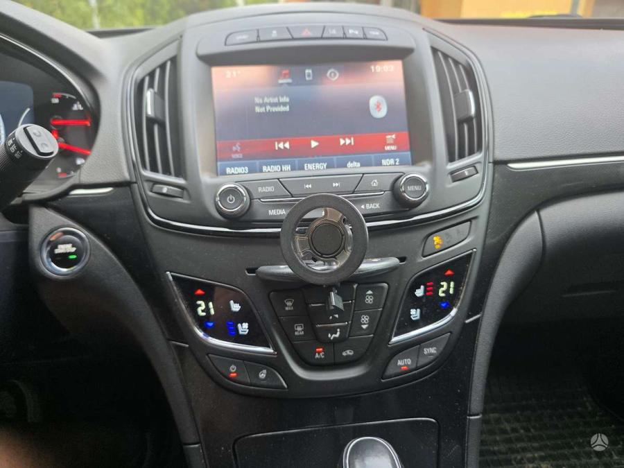 Black Opel Insignia 2015 in Vilnius, with an engine capacity of 1.96 L and mileage of 228 thousand km for 6000 €, photo 7 on AUTOMOTO.COM.LV