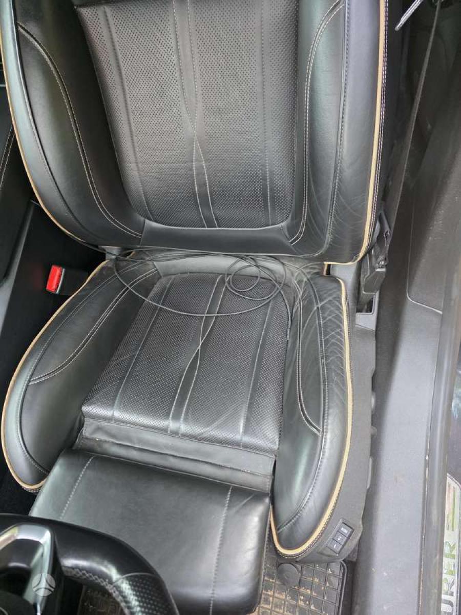 Black Opel Insignia 2015 in Vilnius, with an engine capacity of 1.96 L and mileage of 228 thousand km for 6000 €, photo 10 on AUTOMOTO.COM.LV