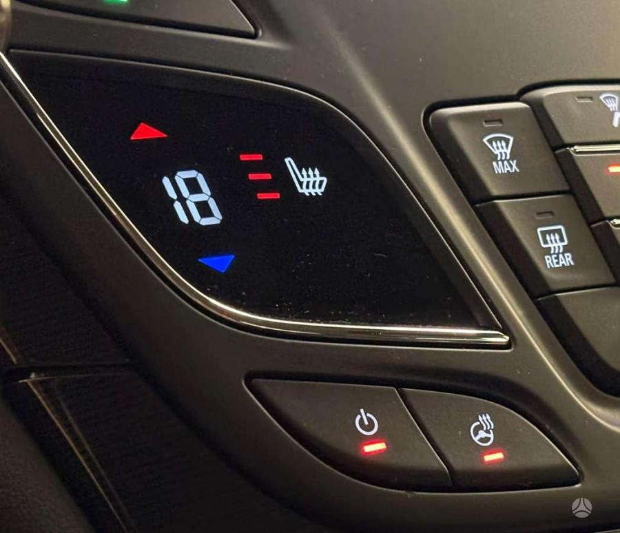 Black Opel Insignia 2015 in Marijampole, with an engine capacity of 1.60 L and mileage of 126 thousand km for 6450 €, photo 11 on AUTOMOTO.COM.LV