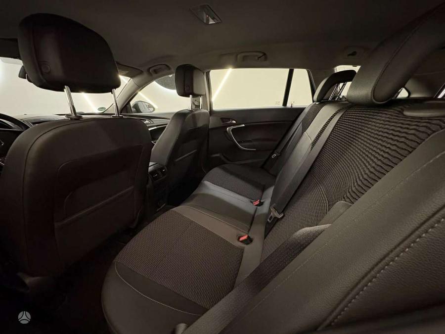 Black Opel Insignia 2015 in Marijampole, with an engine capacity of 1.60 L and mileage of 126 thousand km for 6450 €, photo 20 on AUTOMOTO.COM.LV
