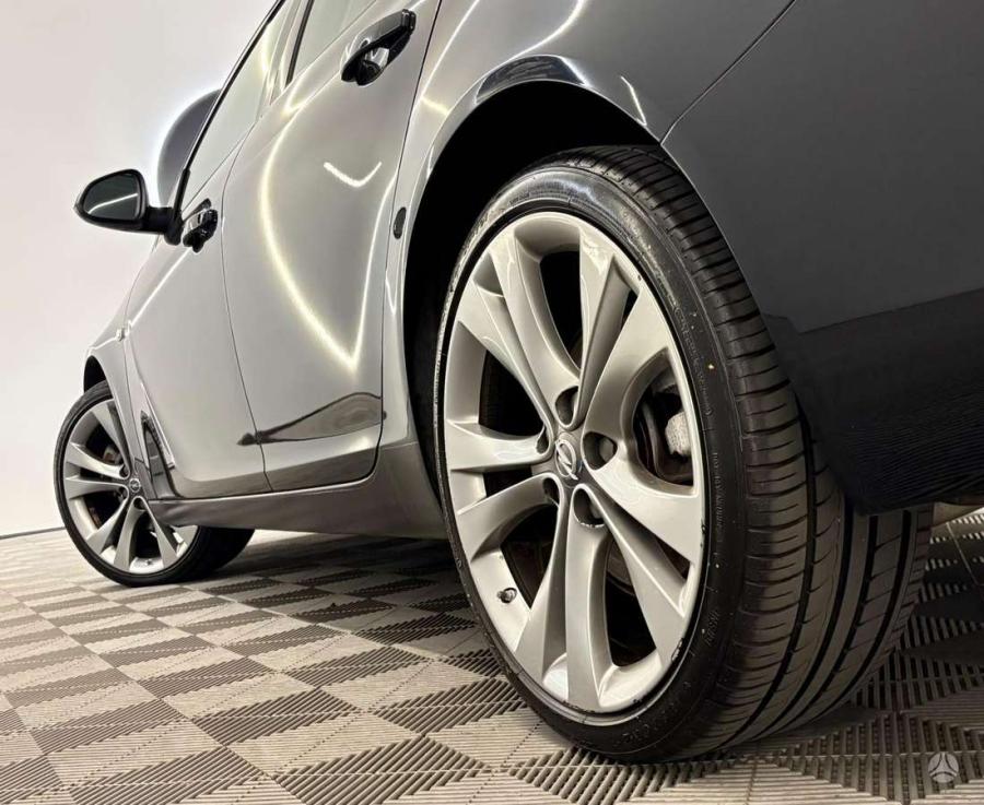 Black Opel Insignia 2015 in Marijampole, with an engine capacity of 1.60 L and mileage of 126 thousand km for 6450 €, photo 21 on AUTOMOTO.COM.LV