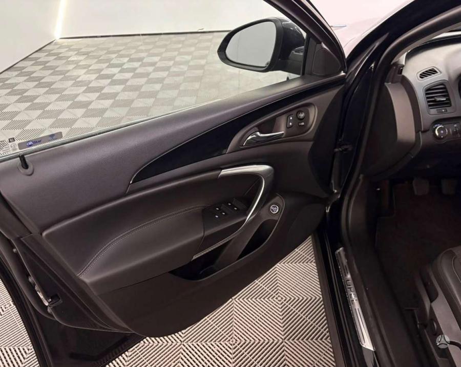 Black Opel Insignia 2015 in Marijampole, with an engine capacity of 1.60 L and mileage of 126 thousand km for 6450 €, photo 23 on AUTOMOTO.COM.LV