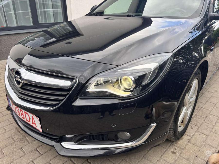 Black Opel Insignia 2015 in Vilnius, with an engine capacity of 1.96 L and mileage of 303 thousand km for 5200 €, photo 3 on AUTOMOTO.COM.LV
