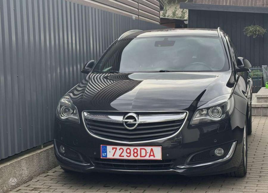 Black Opel Insignia 2015 in Vilnius, with an engine capacity of 1.96 L and mileage of 303 thousand km for 5200 €, photo 8 on AUTOMOTO.COM.LV
