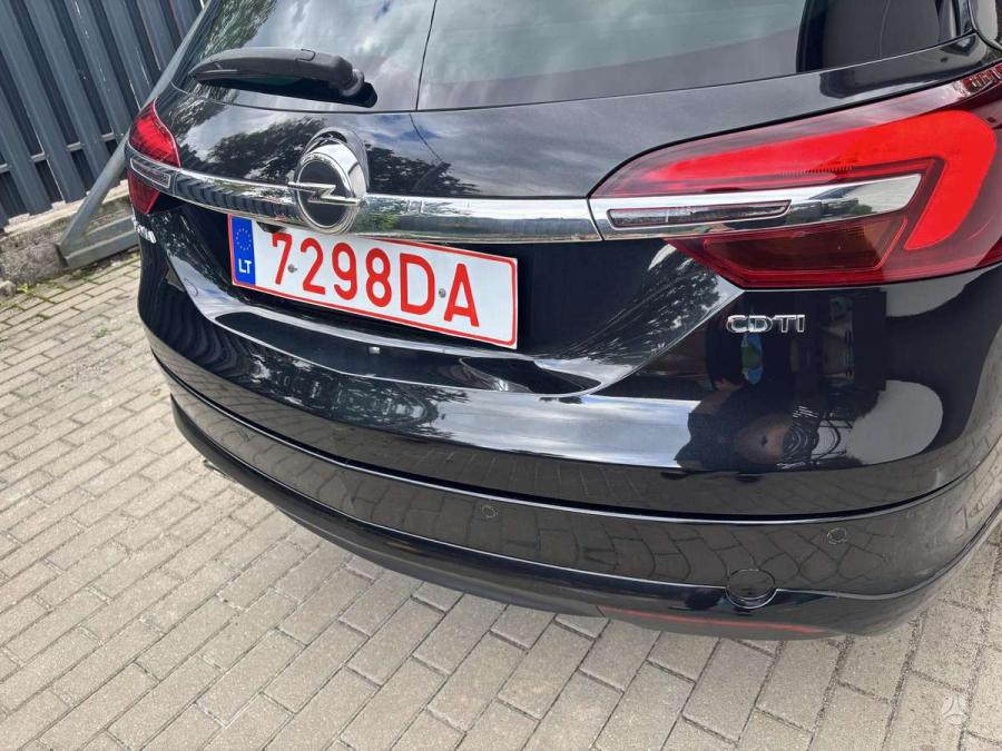 Black Opel Insignia 2015 in Vilnius, with an engine capacity of 1.96 L and mileage of 303 thousand km for 5200 €, photo 10 on AUTOMOTO.COM.LV