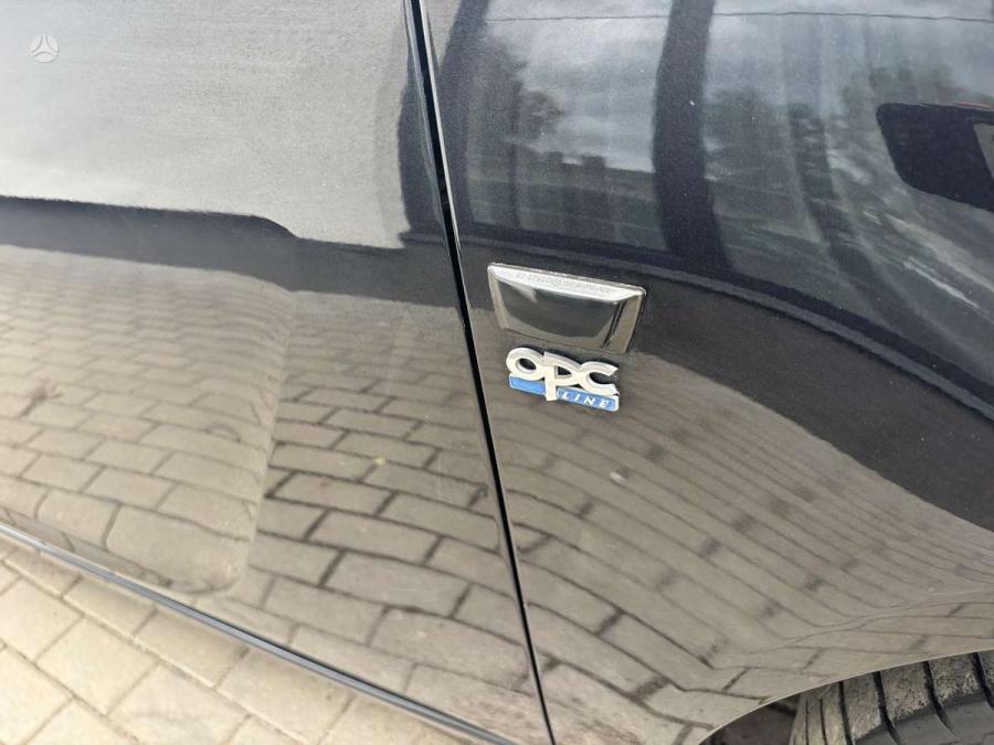 Black Opel Insignia 2015 in Vilnius, with an engine capacity of 1.96 L and mileage of 303 thousand km for 5200 €, photo 11 on AUTOMOTO.COM.LV
