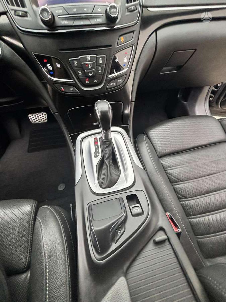 Black Opel Insignia 2015 in Vilnius, with an engine capacity of 1.96 L and mileage of 303 thousand km for 5200 €, photo 20 on AUTOMOTO.COM.LV
