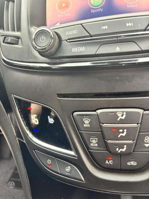 Black Opel Insignia 2015 in Vilnius, with an engine capacity of 1.96 L and mileage of 303 thousand km for 5200 €, photo 22 on AUTOMOTO.COM.LV