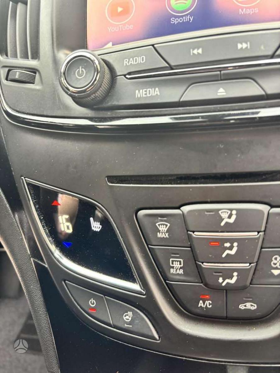 Black Opel Insignia 2015 in Vilnius, with an engine capacity of 1.96 L and mileage of 303 thousand km for 5200 €, photo 22 on AUTOMOTO.COM.LV