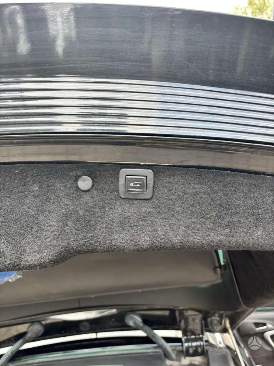 Black Opel Insignia 2015 in Vilnius, with an engine capacity of 1.96 L and mileage of 303 thousand km for 5200 €, photo 28 on AUTOMOTO.COM.LV