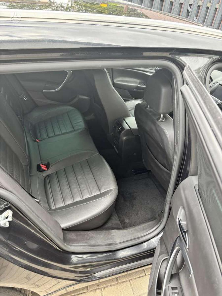 Black Opel Insignia 2015 in Vilnius, with an engine capacity of 1.96 L and mileage of 303 thousand km for 5200 €, photo 31 on AUTOMOTO.COM.LV