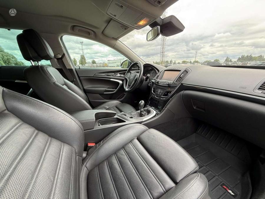 Black Opel Insignia 2015 in Marijampole, with an engine capacity of 1.96 L and mileage of 196 thousand km for 4600 €, photo 11 on AUTOMOTO.COM.LV