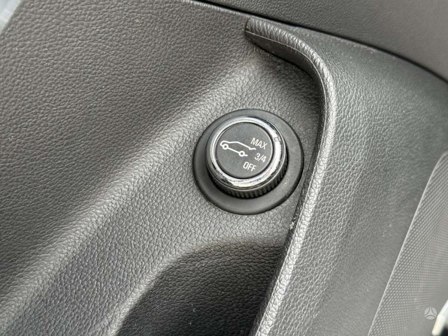 Black Opel Insignia 2015 in Marijampole, with an engine capacity of 1.96 L and mileage of 196 thousand km for 4600 €, photo 16 on AUTOMOTO.COM.LV