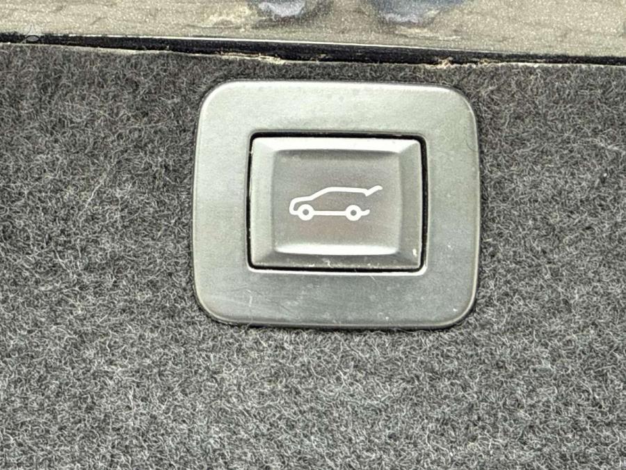 Black Opel Insignia 2015 in Marijampole, with an engine capacity of 1.96 L and mileage of 196 thousand km for 4600 €, photo 25 on AUTOMOTO.COM.LV