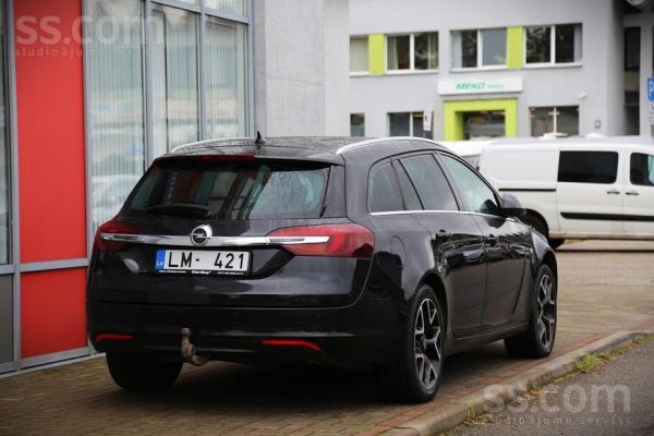 Black Opel Insignia 2015 in Riga, with an engine capacity of 2.00 L and mileage of 295 thousand km for 4995 €, photo 7 on AUTOMOTO.COM.LV