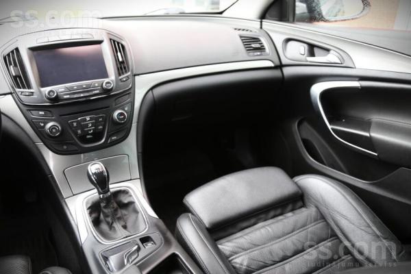 Black Opel Insignia 2015 in Riga, with an engine capacity of 2.00 L and mileage of 295 thousand km for 4995 €, photo 10 on AUTOMOTO.COM.LV