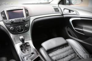 Black Opel Insignia 2015 in Riga, with an engine capacity of 2.00 L and mileage of 295 thousand km for 4995 €, photo 10 on AUTOMOTO.COM.LV