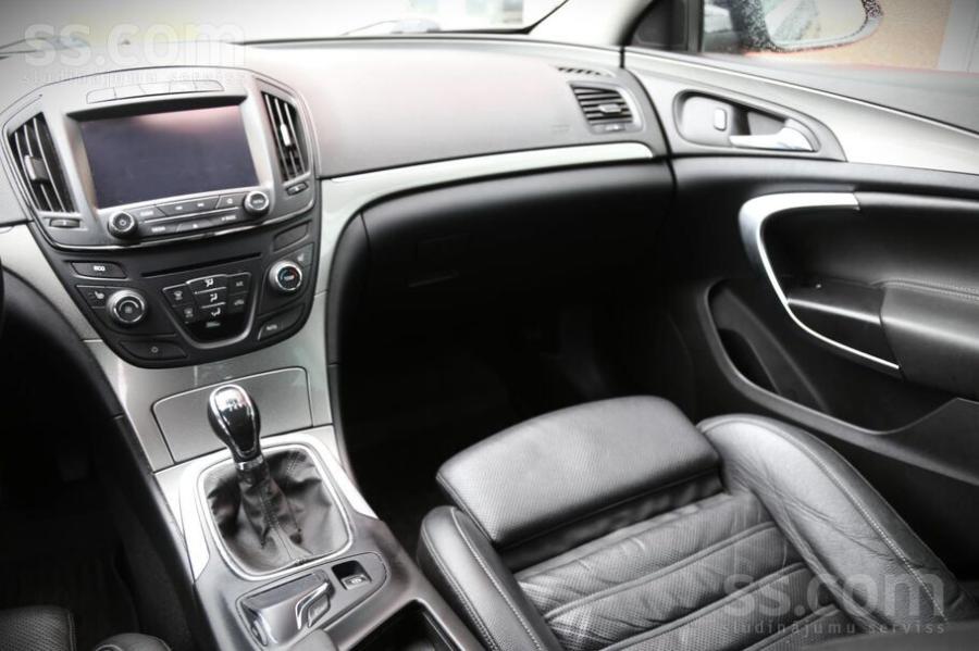 Black Opel Insignia 2015 in Riga, with an engine capacity of 2.00 L and mileage of 295 thousand km for 4995 €, photo 10 on AUTOMOTO.COM.LV