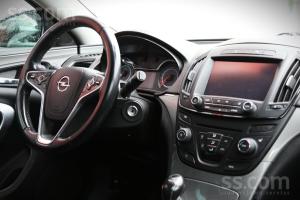 Black Opel Insignia 2015 in Riga, with an engine capacity of 2.00 L and mileage of 295 thousand km for 4995 €, photo 12 on AUTOMOTO.COM.LV