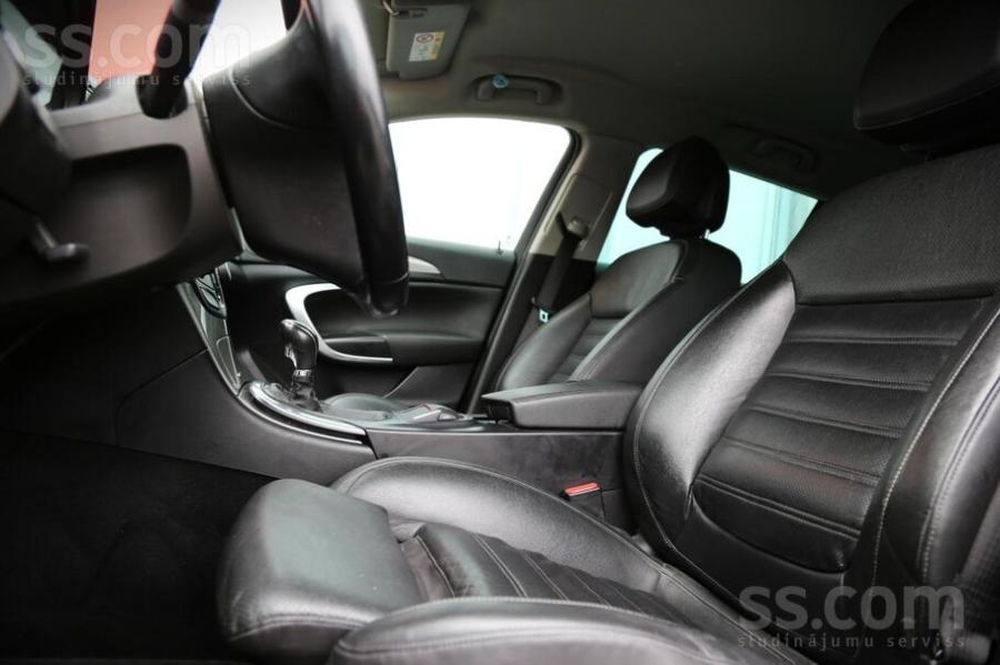 Black Opel Insignia 2015 in Riga, with an engine capacity of 2.00 L and mileage of 295 thousand km for 4995 €, photo 13 on AUTOMOTO.COM.LV