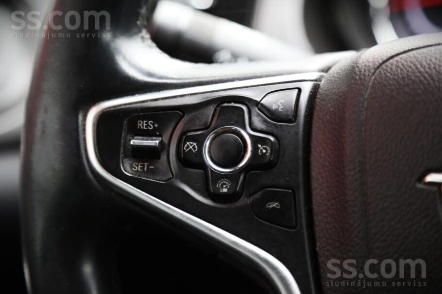 Black Opel Insignia 2015 in Riga, with an engine capacity of 2.00 L and mileage of 295 thousand km for 4995 €, photo 17 on AUTOMOTO.COM.LV