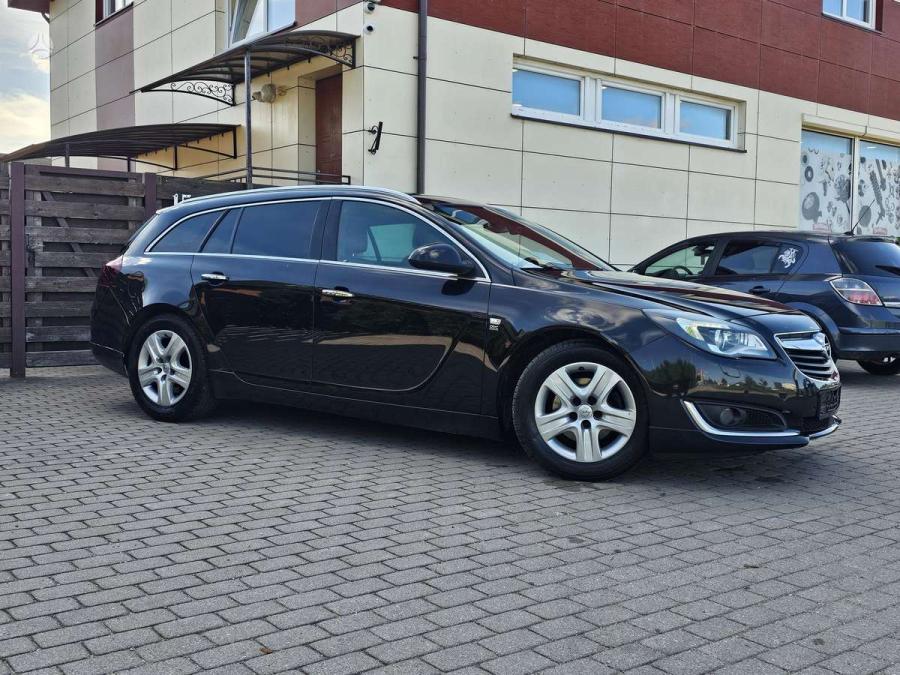 Black Opel Insignia 2015 in Kretinga, with an engine capacity of 1.96 L and mileage of 320 thousand km for 4999 €, photo 4 on AUTOMOTO.COM.LV