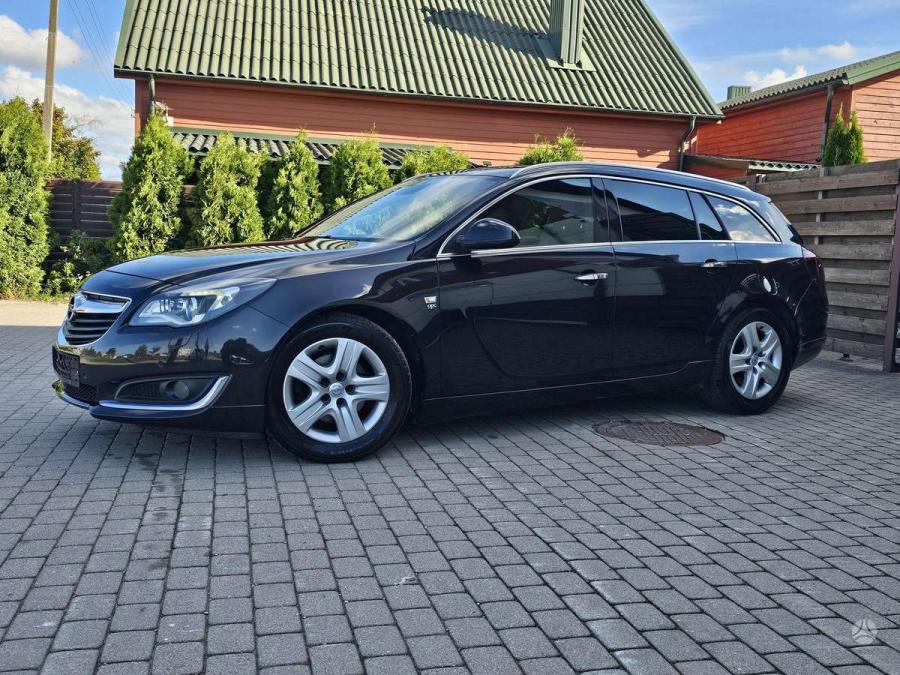 Black Opel Insignia 2015 in Kretinga, with an engine capacity of 1.96 L and mileage of 320 thousand km for 4999 €, photo 5 on AUTOMOTO.COM.LV