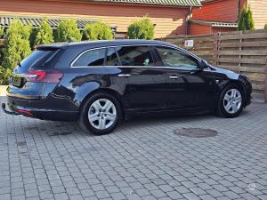 Black Opel Insignia 2015 in Kretinga, with an engine capacity of 1.96 L and mileage of 320 thousand km for 4999 €, photo 8 on AUTOMOTO.COM.LV