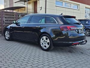 Black Opel Insignia 2015 in Kretinga, with an engine capacity of 1.96 L and mileage of 320 thousand km for 4999 €, photo 10 on AUTOMOTO.COM.LV
