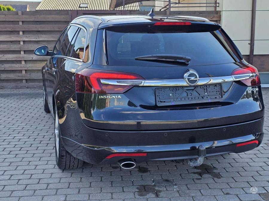 Black Opel Insignia 2015 in Kretinga, with an engine capacity of 1.96 L and mileage of 320 thousand km for 4999 €, photo 11 on AUTOMOTO.COM.LV
