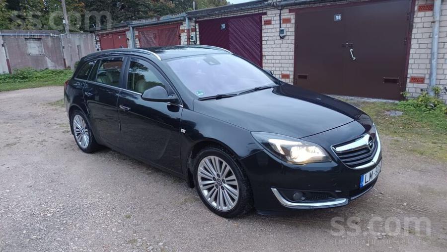 Black Opel Insignia 2015 in Riga, with an engine capacity of 2.00 L and mileage of 263 thousand km for 6700 €, photo 3 on AUTOMOTO.COM.LV