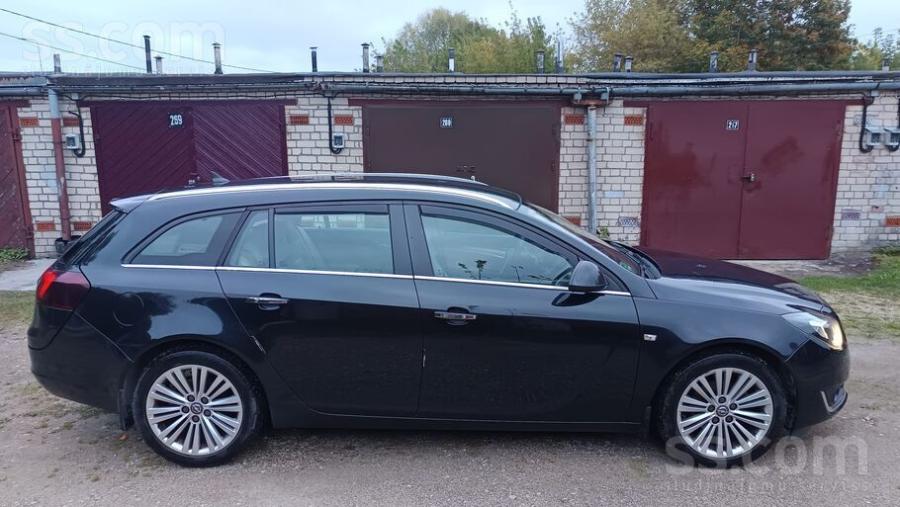 Black Opel Insignia 2015 in Riga, with an engine capacity of 2.00 L and mileage of 263 thousand km for 6700 €, photo 4 on AUTOMOTO.COM.LV