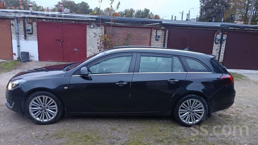 Black Opel Insignia 2015 in Riga, with an engine capacity of 2.00 L and mileage of 263 thousand km for 6700 €, photo 5 on AUTOMOTO.COM.LV