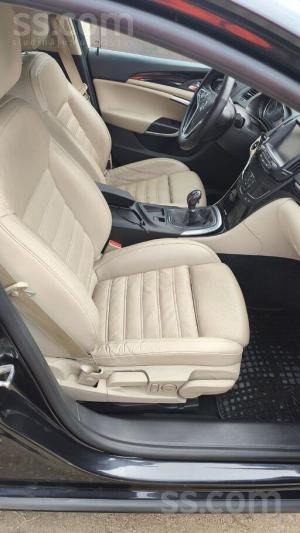 Black Opel Insignia 2015 in Riga, with an engine capacity of 2.00 L and mileage of 263 thousand km for 6700 €, photo 11 on AUTOMOTO.COM.LV