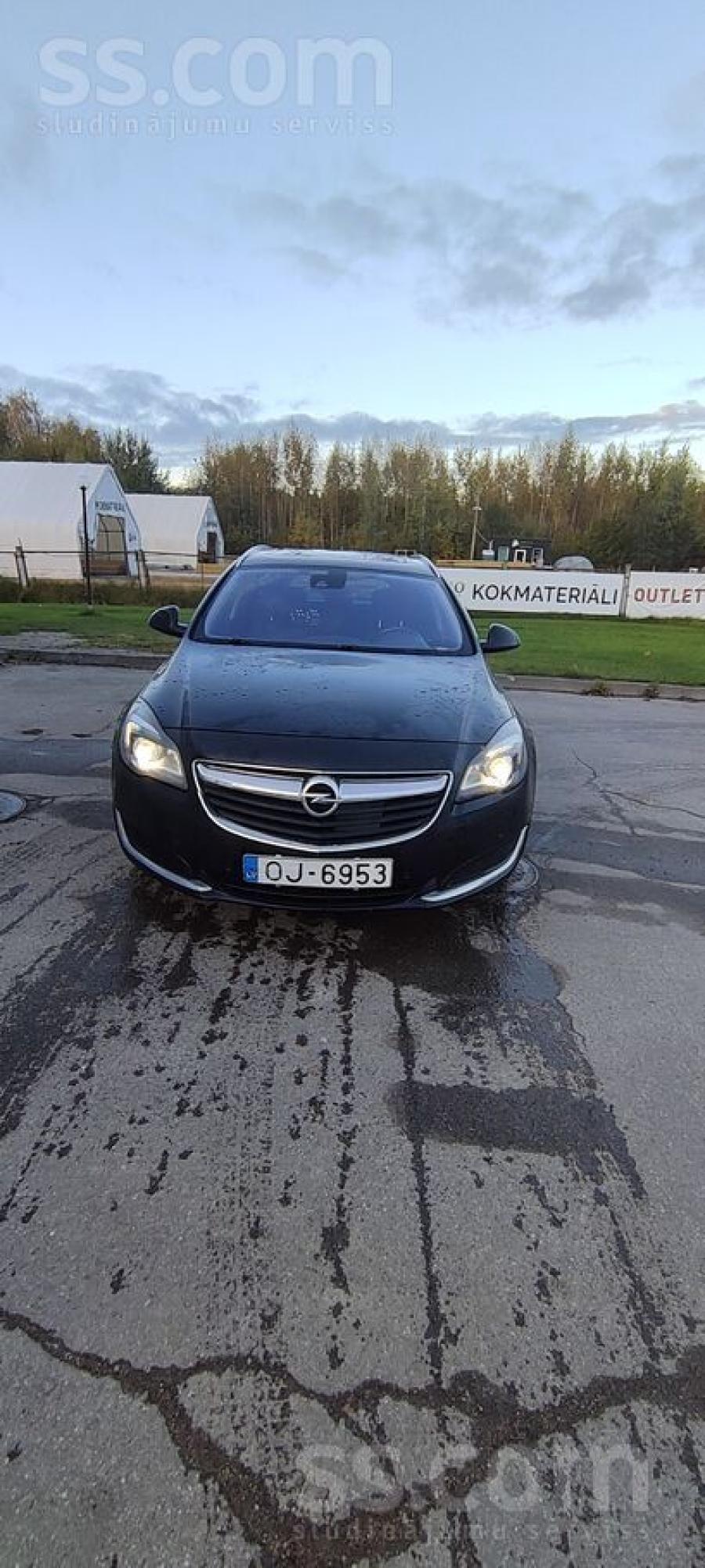Black Opel Insignia 2015 in Jelgava, with an engine capacity of 2.00 L and mileage of 365 thousand km for 4500 €, photo 1 on AUTOMOTO.COM.LV
