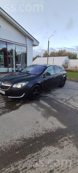 Black Opel Insignia 2015 in Jelgava, with an engine capacity of 2.00 L and mileage of 365 thousand km for 4500 €, photo 3 on AUTOMOTO.COM.LV